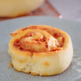 Pizza Scrolls | Ham, Pineapple and Cheese - Bake Play Smile
