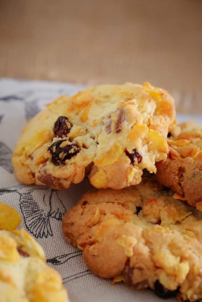 Crunchy Chocolate Chip & Sultana Cornflake Cookies - Bake Play Smile
