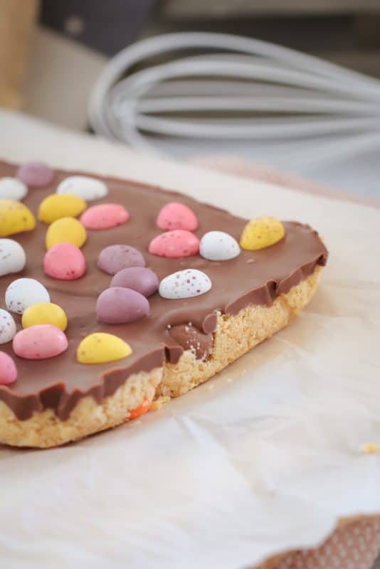 Super Easy No-Bake Easter Egg Slice - Bake Play Smile