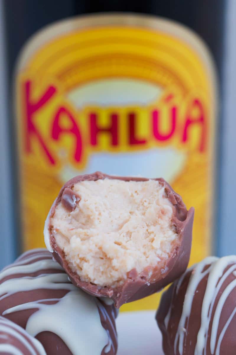 Kahlua Cheesecake Balls | No Bake Recipe - Bake Play Smile