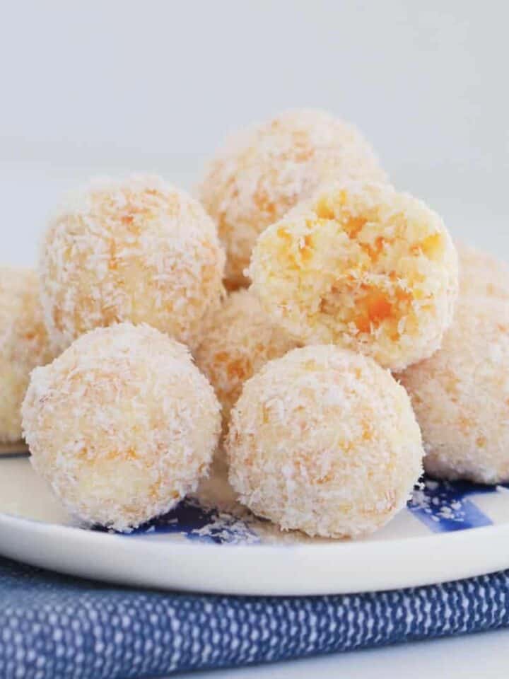 Christmas Mint Slice Balls | Easy No-Bake Recipe - Bake Play Smile