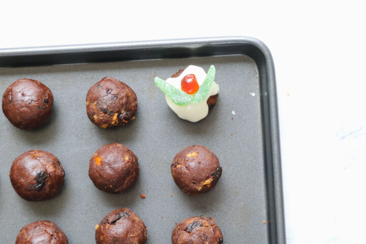 Mini Christmas Puddings - Bake Play Smile