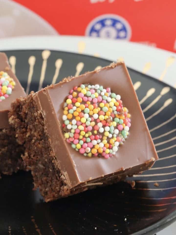 Malteser Slice | 10 Minute No-Bake Recipe - Bake Play Smile