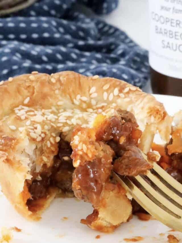 Slow Cooker Italian Beef Ragu Pasta - Bake Play Smile