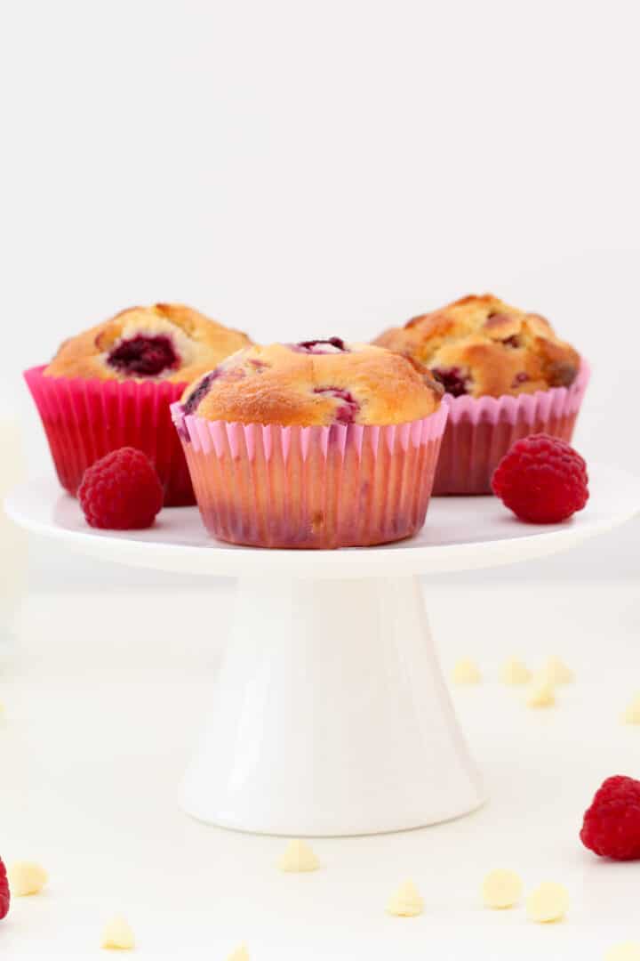 Raspberry And White Chocolate Muffins | Bakery Style Recipe - Bake Play ...