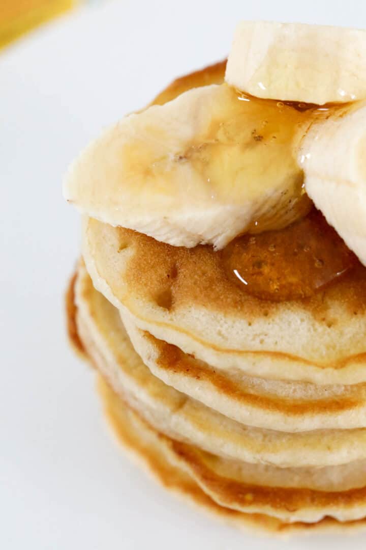 The BEST & FLUFFIEST Banana Pikelets Recipe - Bake Play Smile