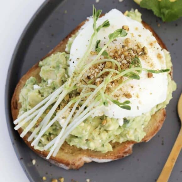 The BEST Homemade (Cafe Style) Smashed Avocado Recipe - Bake Play Smile