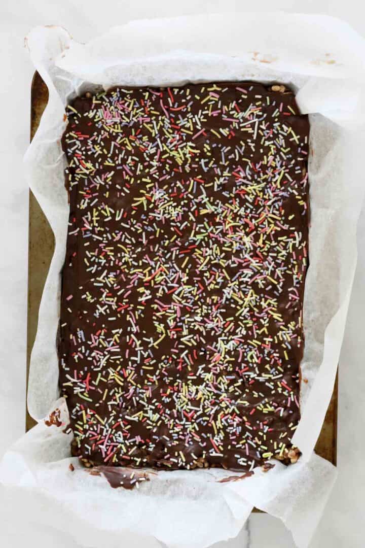 No-Bake Chocolate Rice Bubble Slice | 4 Ingredient Recipe - Bake Play Smile