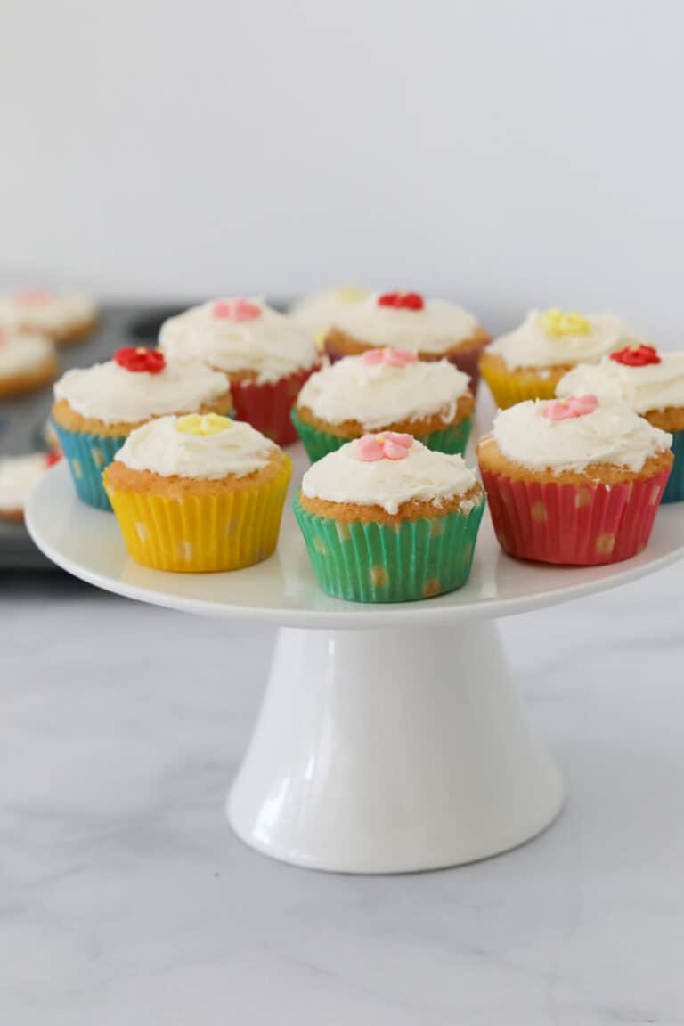 Super Cute Mini Cupcakes with Vanilla Buttercream - Bake Play Smile