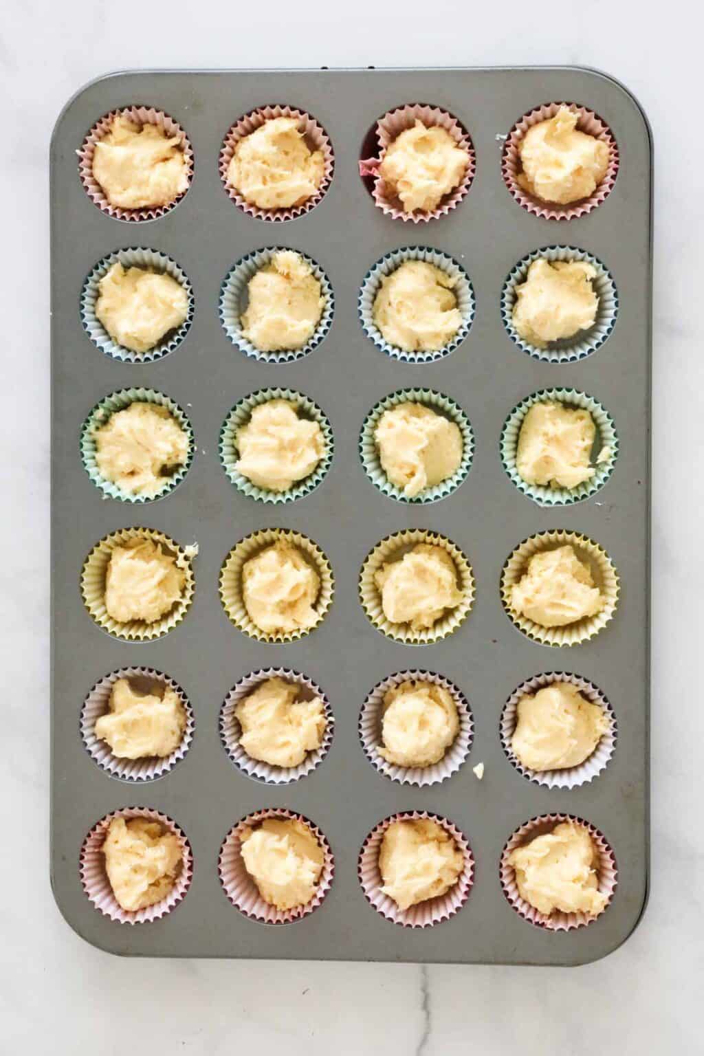 Super Cute Mini Cupcakes with Vanilla Buttercream - Bake Play Smile
