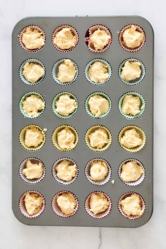 Super Cute Mini Cupcakes with Vanilla Buttercream - Bake Play Smile