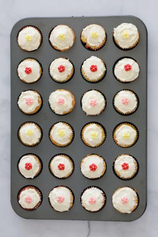 Super Cute Mini Cupcakes with Vanilla Buttercream - Bake Play Smile