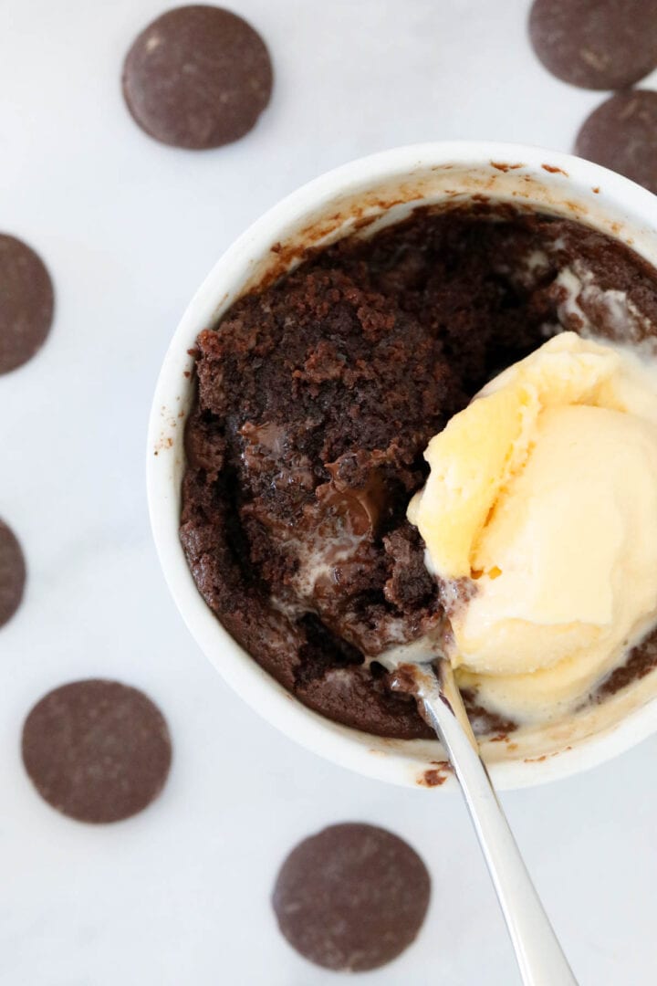 Molten Chocolate Lava Mug Cake | 2 Minute Microwave Recipe - Bake Play ...