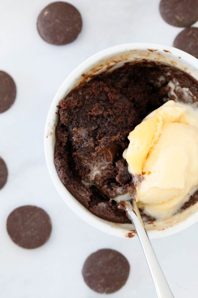 Molten Chocolate Lava Mug Cake | 2 Minute Microwave Recipe - Bake Play ...