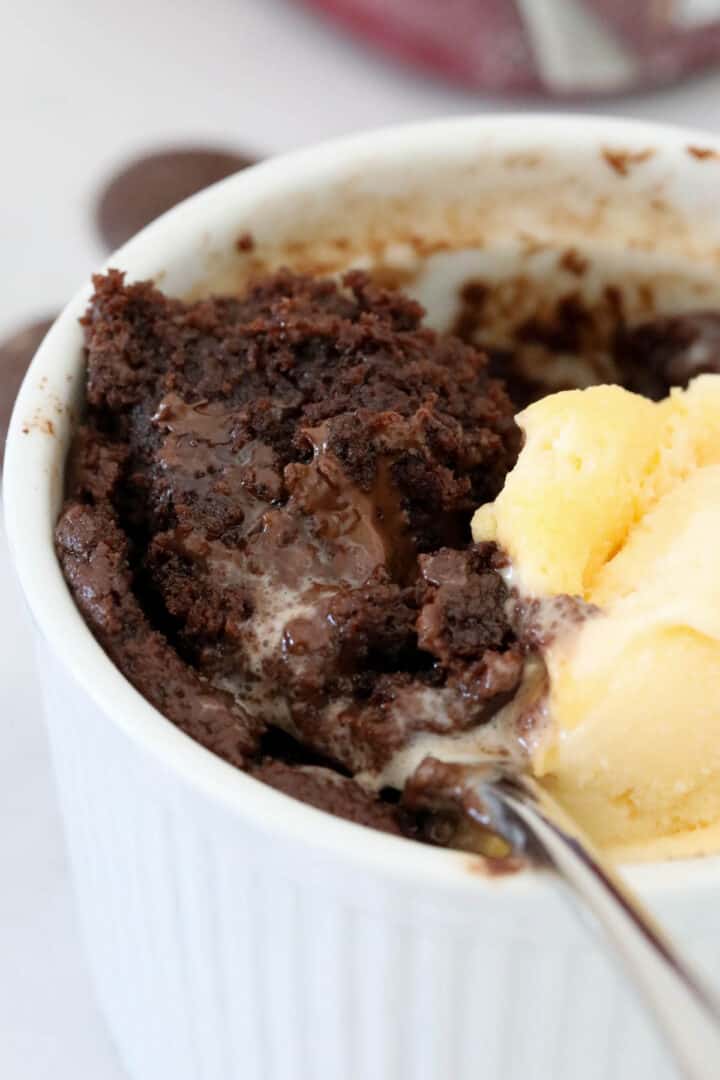Molten Chocolate Lava Mug Cake | 2 Minute Microwave Recipe - Bake Play ...