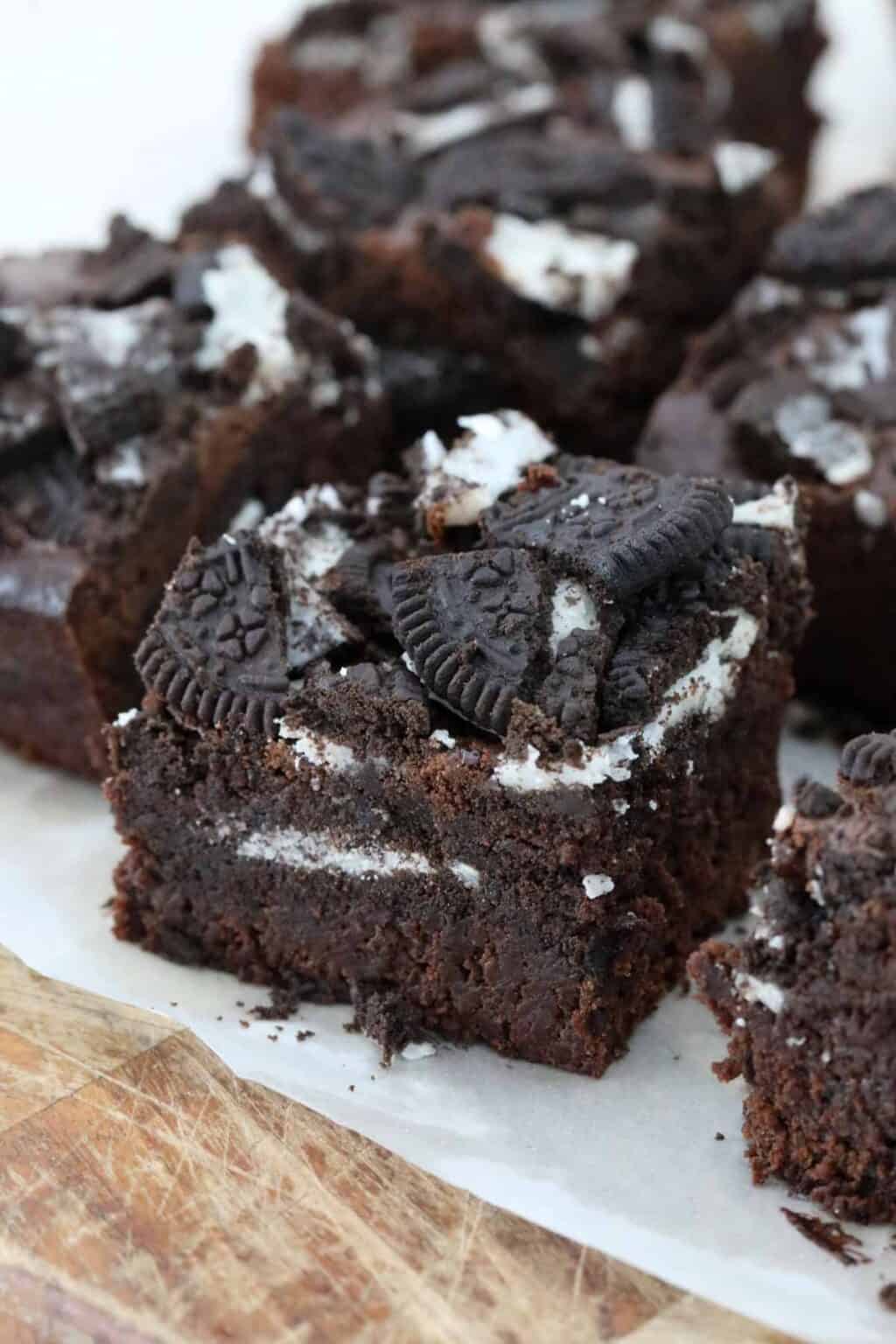 Cookies & Cream Oreo Brownies - Bake Play Smile