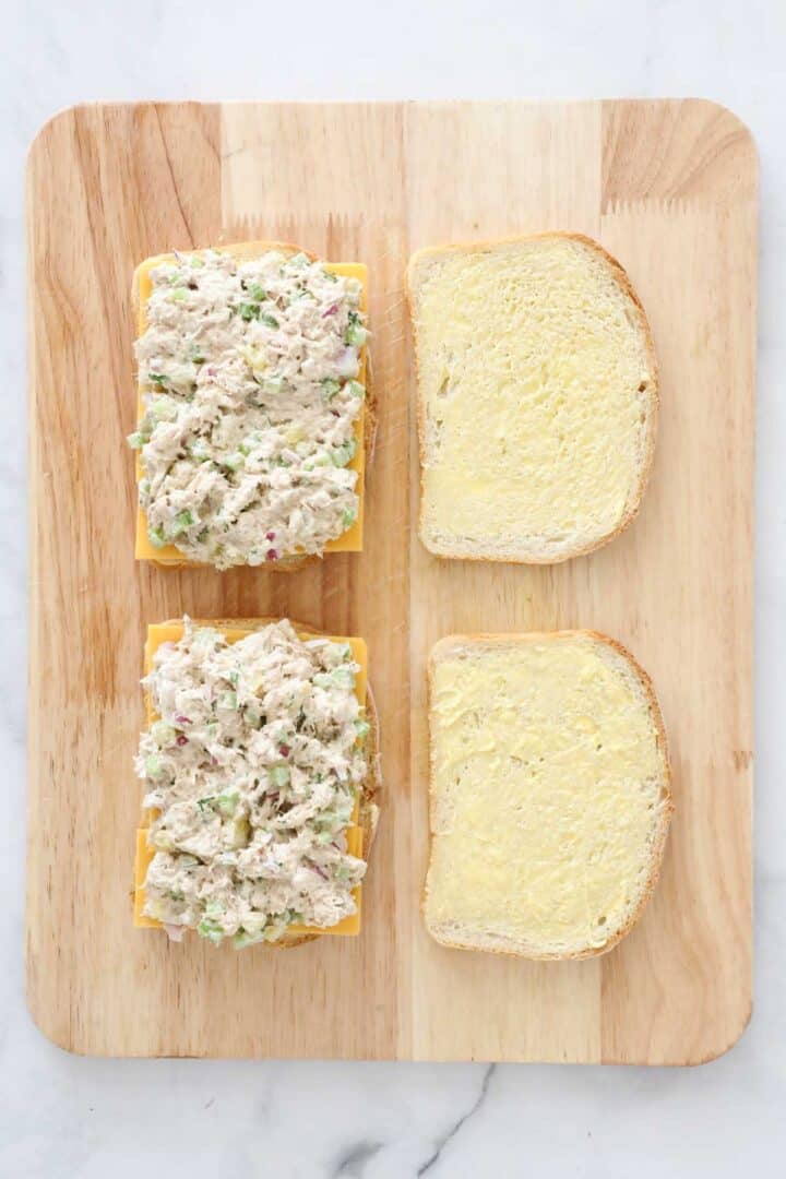 How To Make The ULTIMATE Cheesy Tuna Melt Sandwich - Bake Play Smile